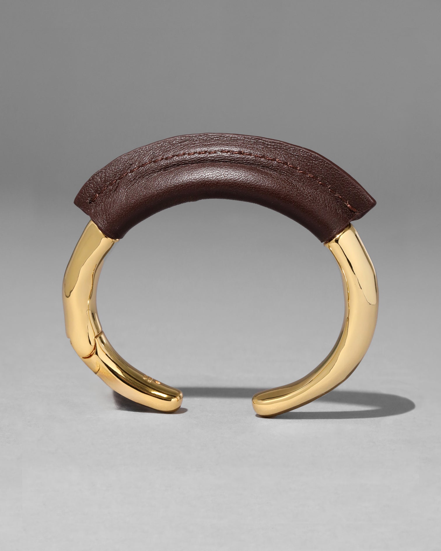 Brut Cuero Hinge Cuff Bracelet | Gold Hinge Bracelet With Leather Banding