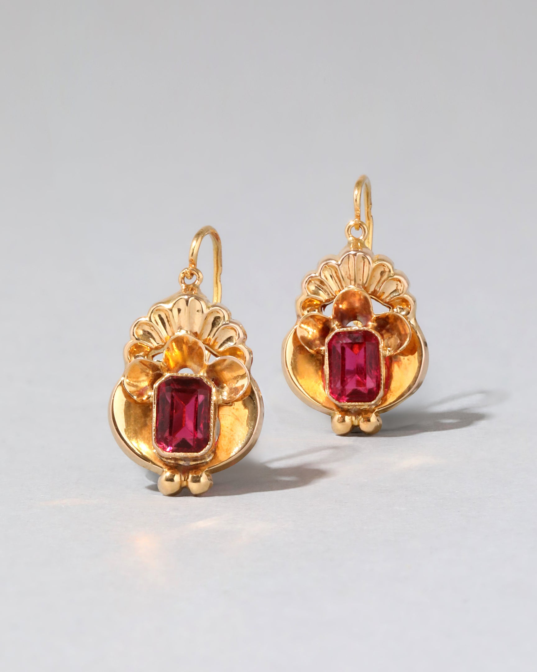 Vintage 19k Gold & Garnet Earring